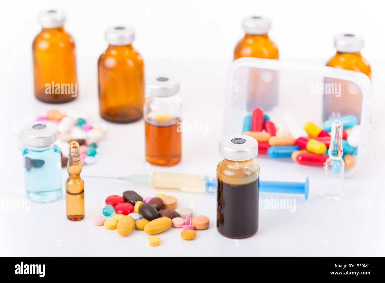 Différents types de médicaments sur fond blanc Photo Stock - Alamy