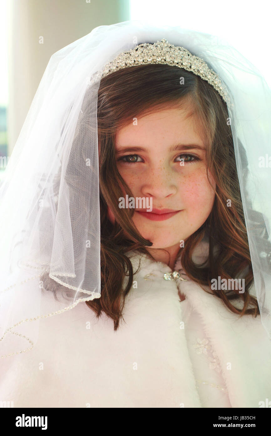 Première fille de la sainte communion Banque de photographies et d ...