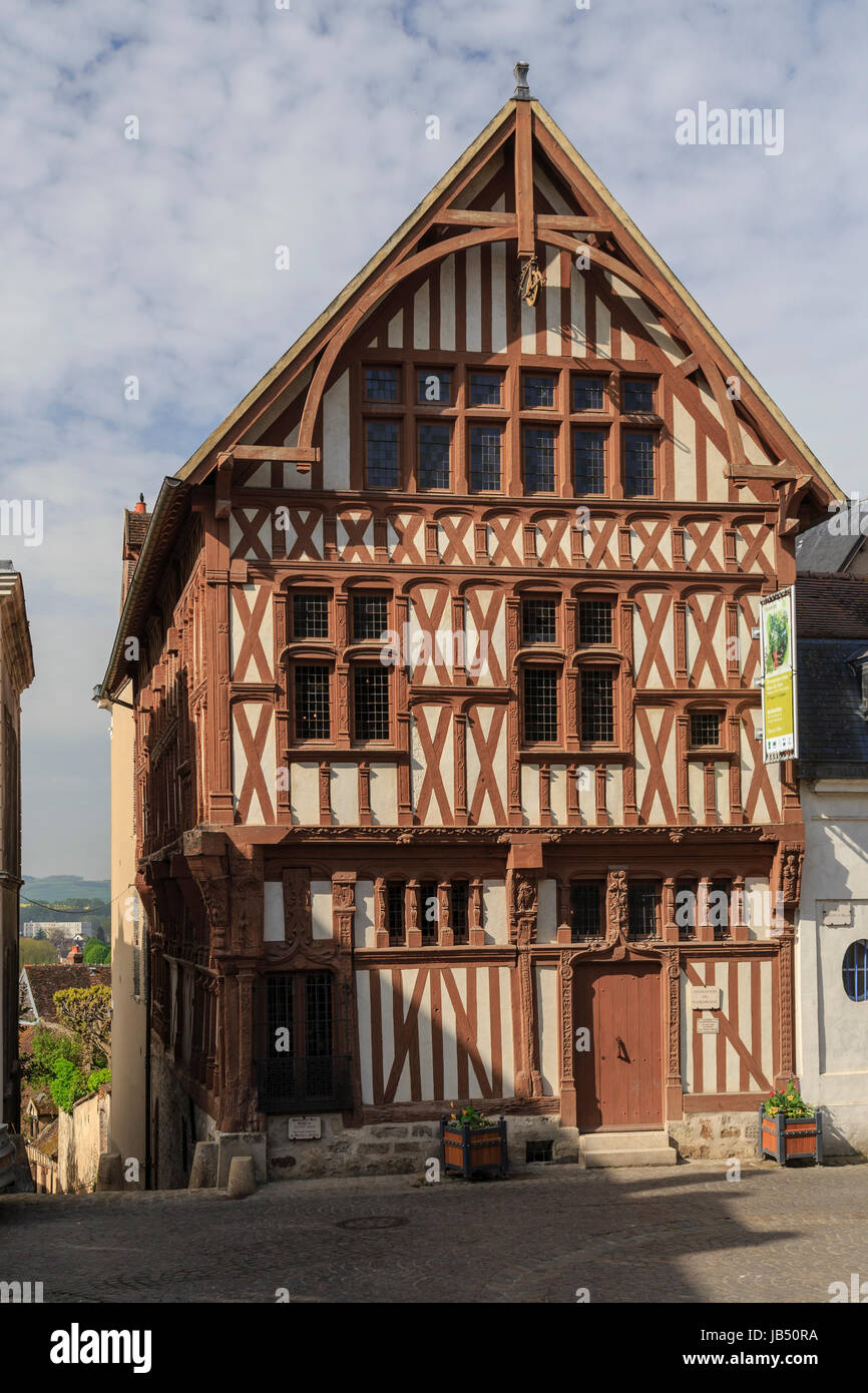 La France, l'Yonne (89), Joigny, maison dite du Bailli sur la place ...