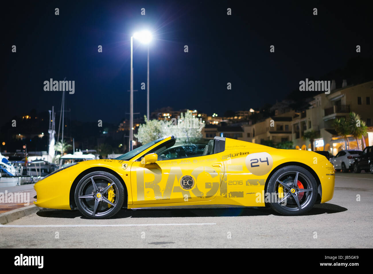 Ferrari jaune Banque de photographies et d’images à haute résolution ...