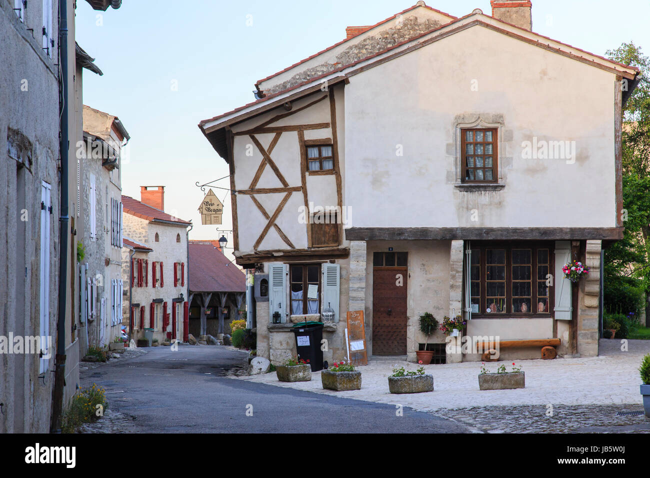 La France, l'Allier (03), Charroux, labellisé Les Plus Beaux Villages ...