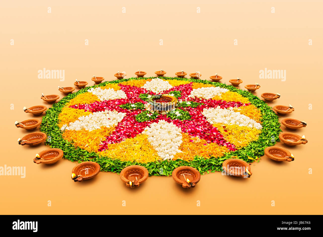 Flower rangoli Banque de photographies et d’images à haute résolution ...