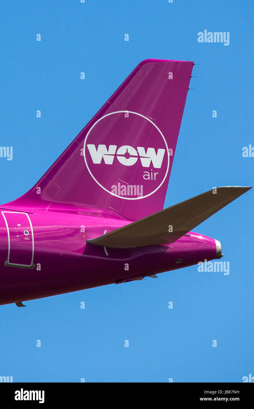 Wow air logo Banque de photographies et d’images à haute résolution - Alamy