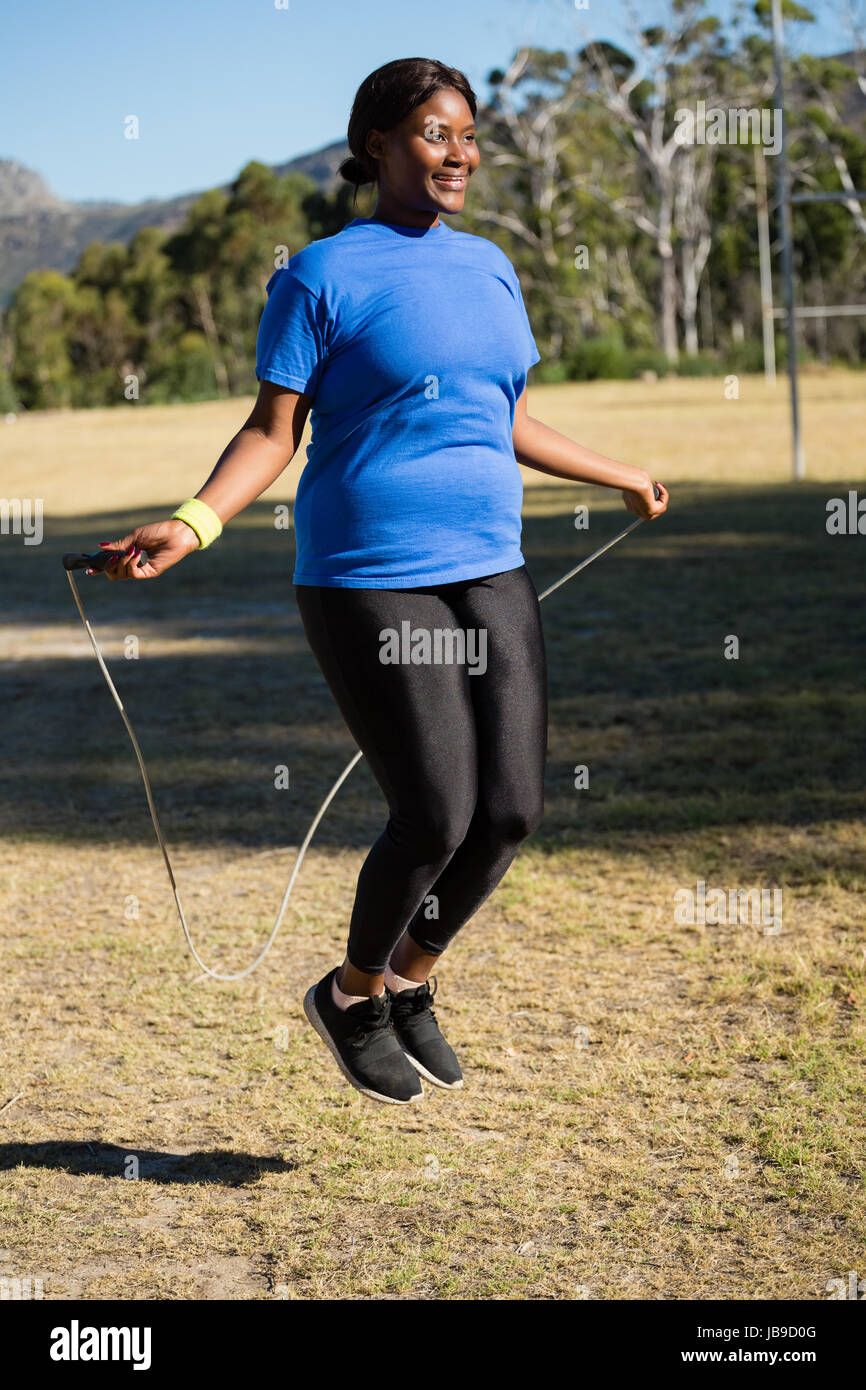 Woman skipping rope Banque de photographies et d’images à haute ...