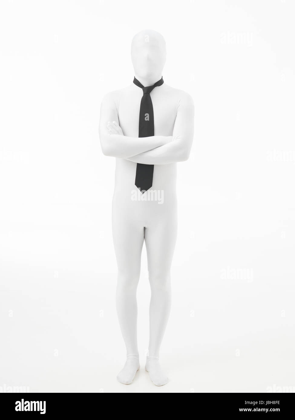 Personne inconnu habillé en costume blanc et cravate noire avec les ...