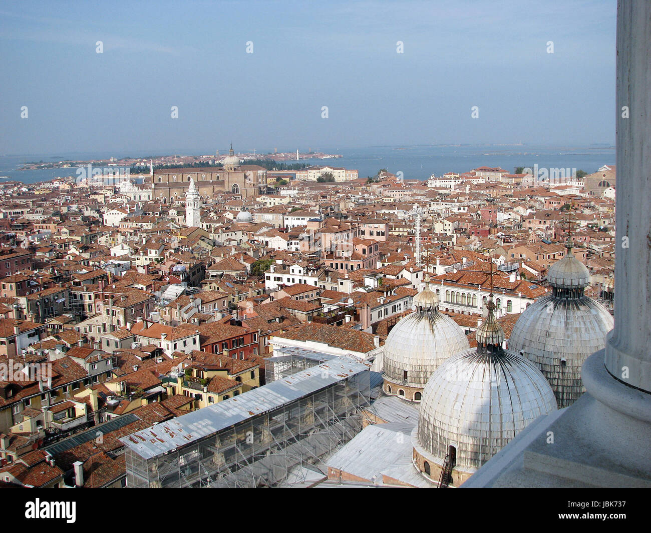 Vue aérienne de la ville de Venise avec trois Saint Marc Cathédrale ...