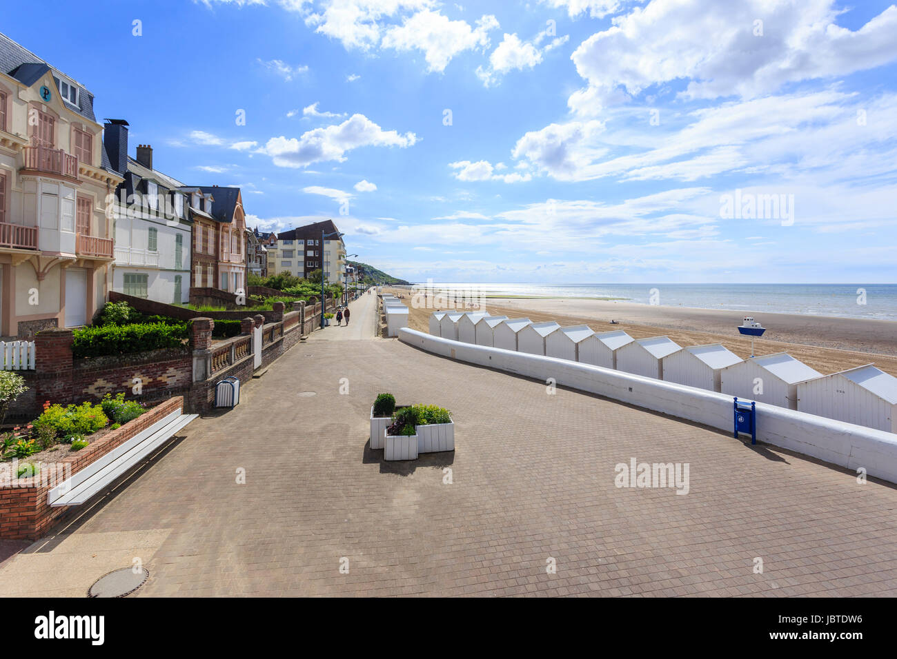 France, Calvados (14), Villers-sur-Mer, les villas du front de mer et ...