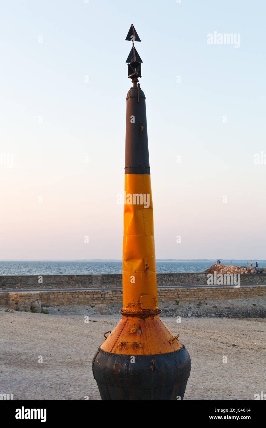 Bouée sur plage de l'océan Atlantique à Piriac-sur-Mer ville sur la ...