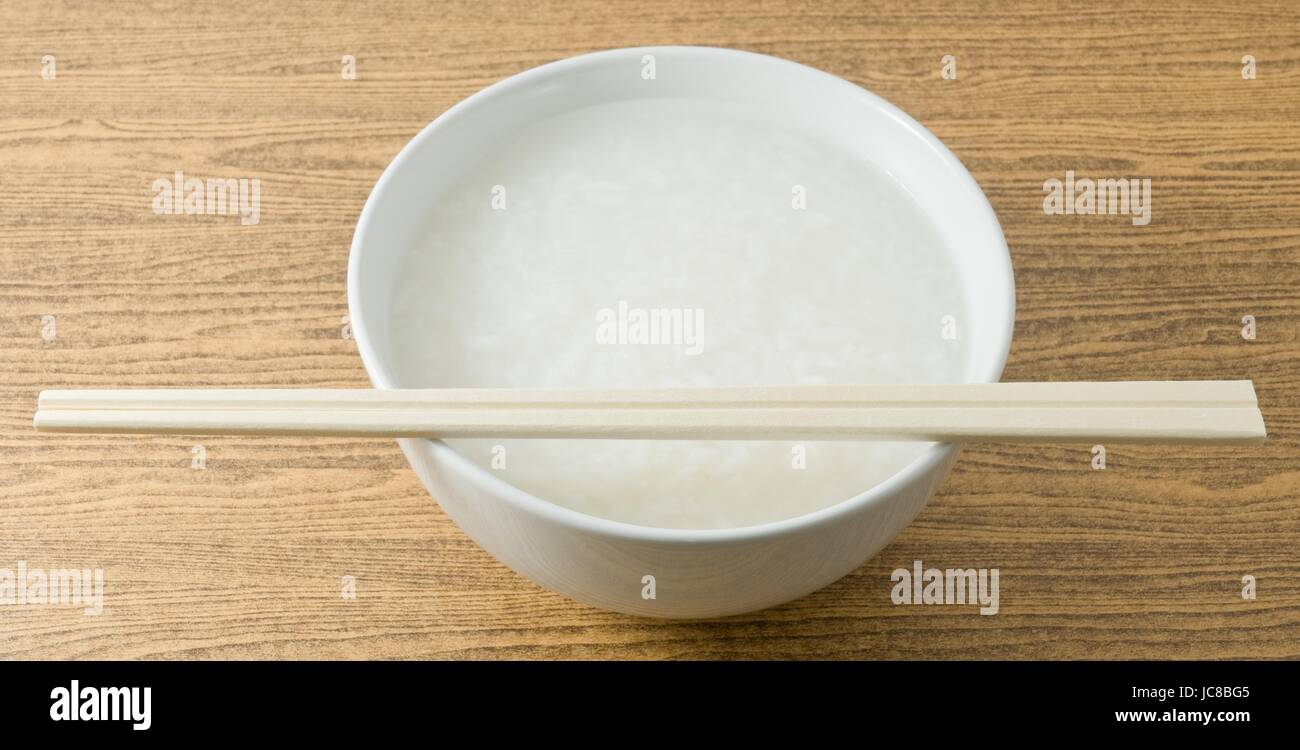 La cuisine traditionnelle Asiatique, bol de gruau de riz ou de riz ...