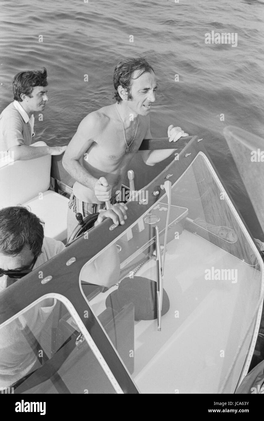 Charles aznavour ulla thorsell Banque d'images noir et blanc - Alamy