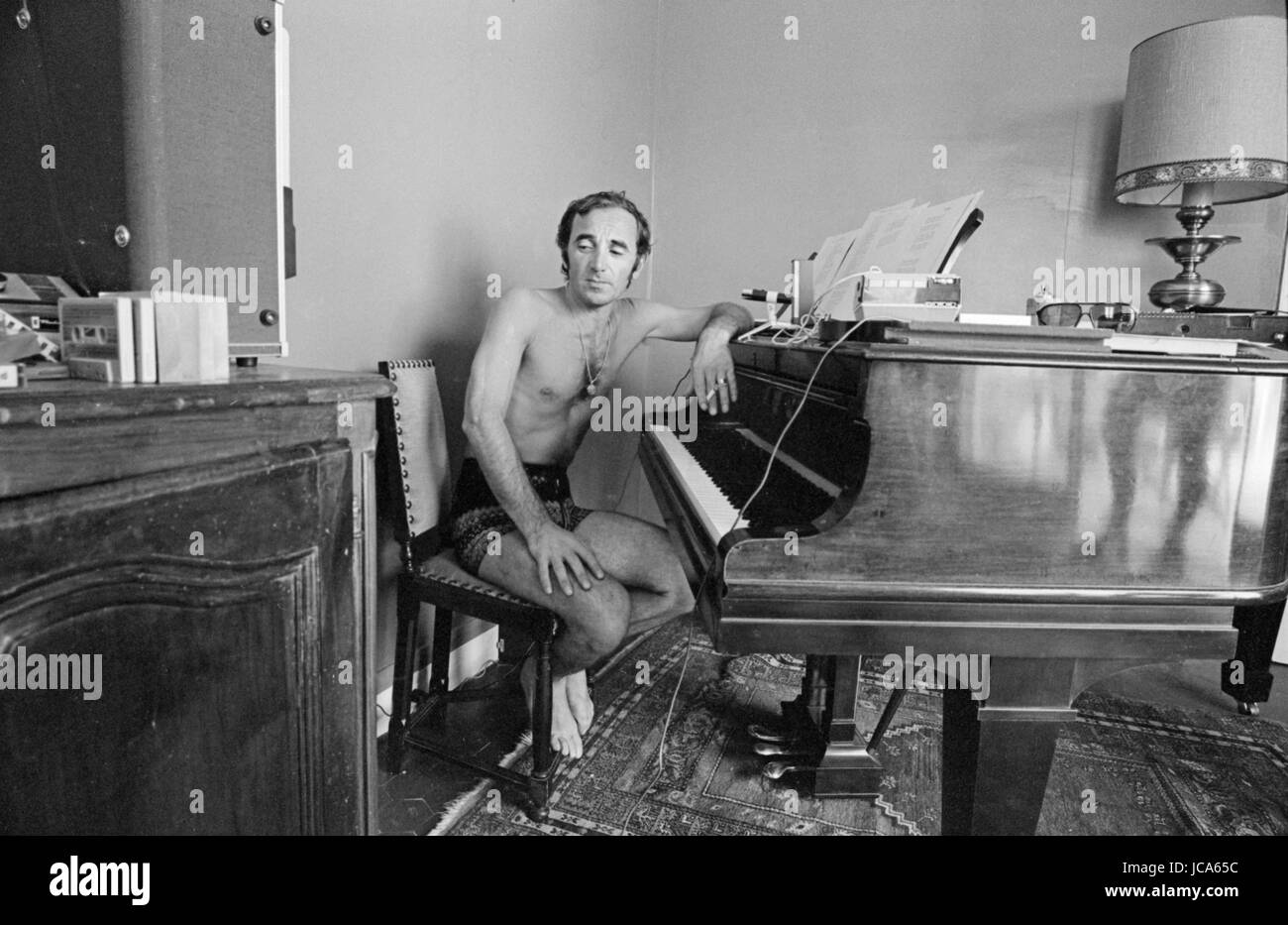 Charles aznavour ulla thorsell Banque de photographies et d’images à ...