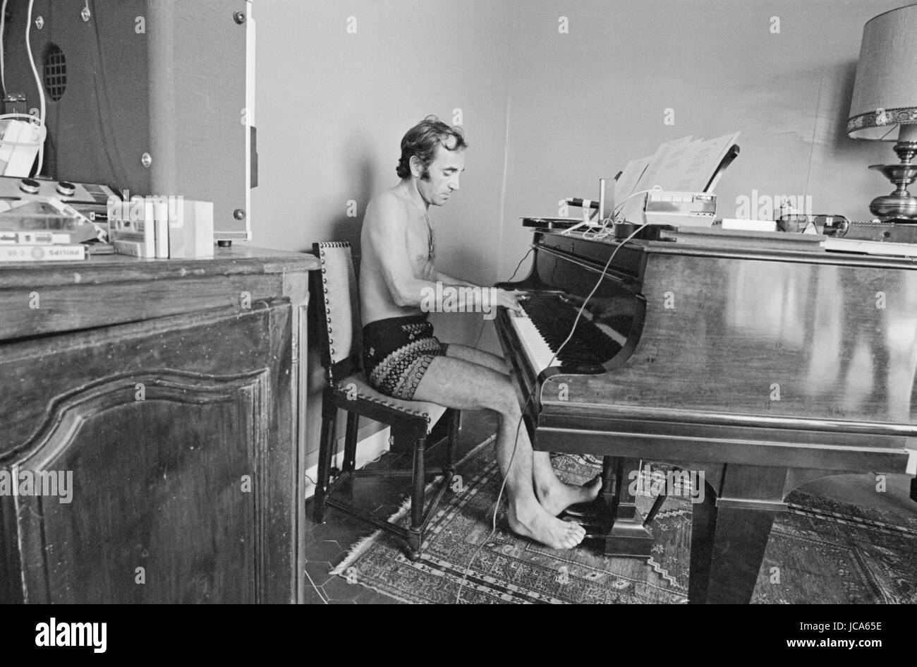 Charles aznavour ulla thorsell Banque de photographies et d’images à ...