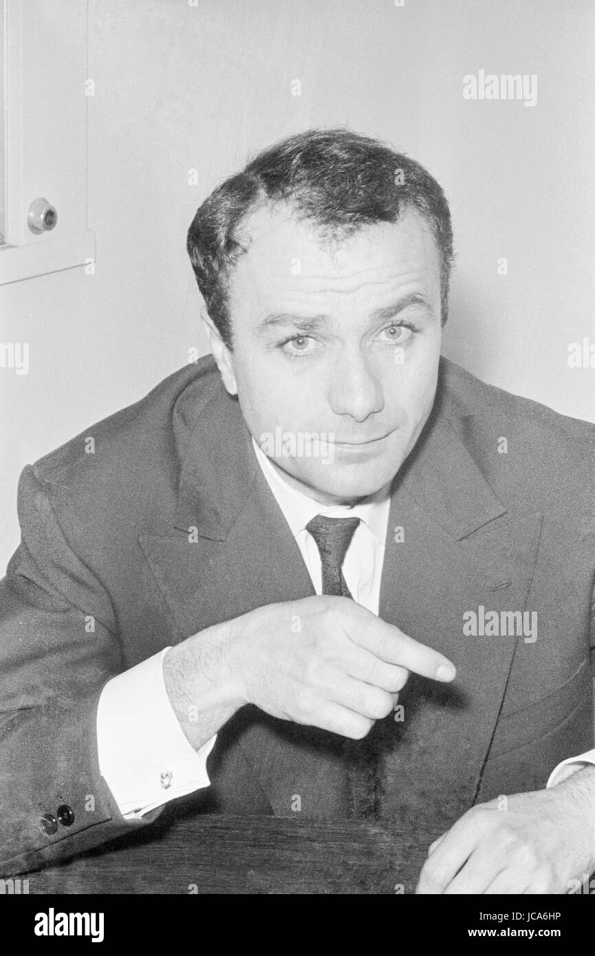 Fernand Raynaud (1926-1973), humoriste français. À Gennevilliers en ...