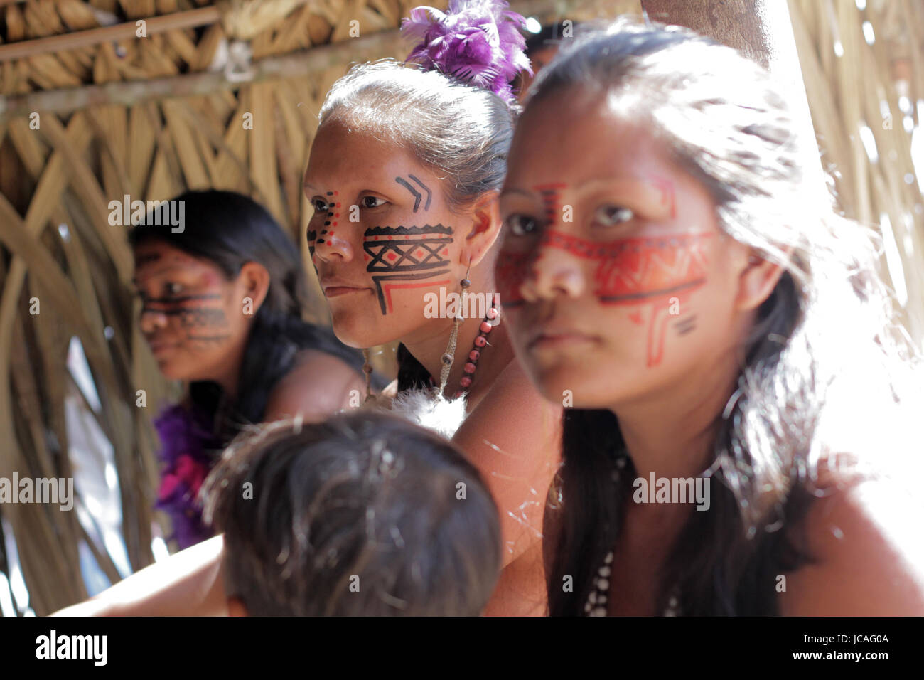 Amazonie Tribe Banque d'image et photos - Page 3 - Alamy
