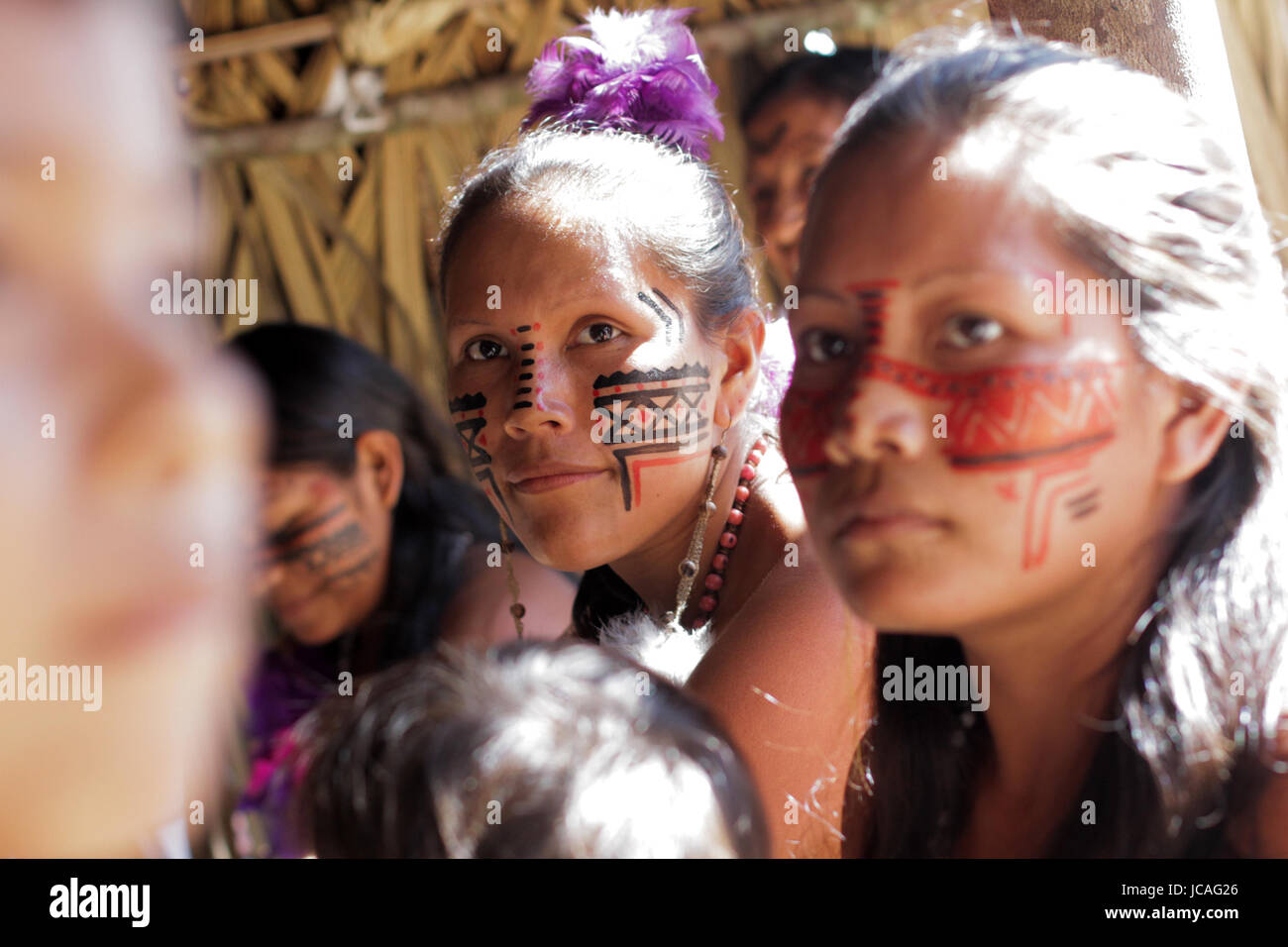 Brazil rainforest tribe women Banque de photographies et d’images à ...