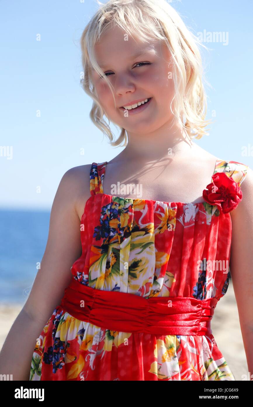 Frohliches madchen Banque de photographies et d’images à haute ...