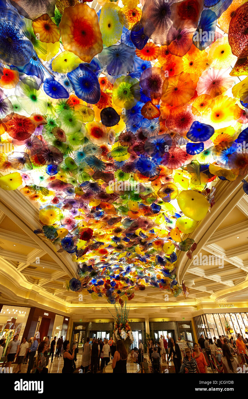 Plafond coloré dans le hall de l'hôtel Bellagio, Las Vegas, Nevada ...
