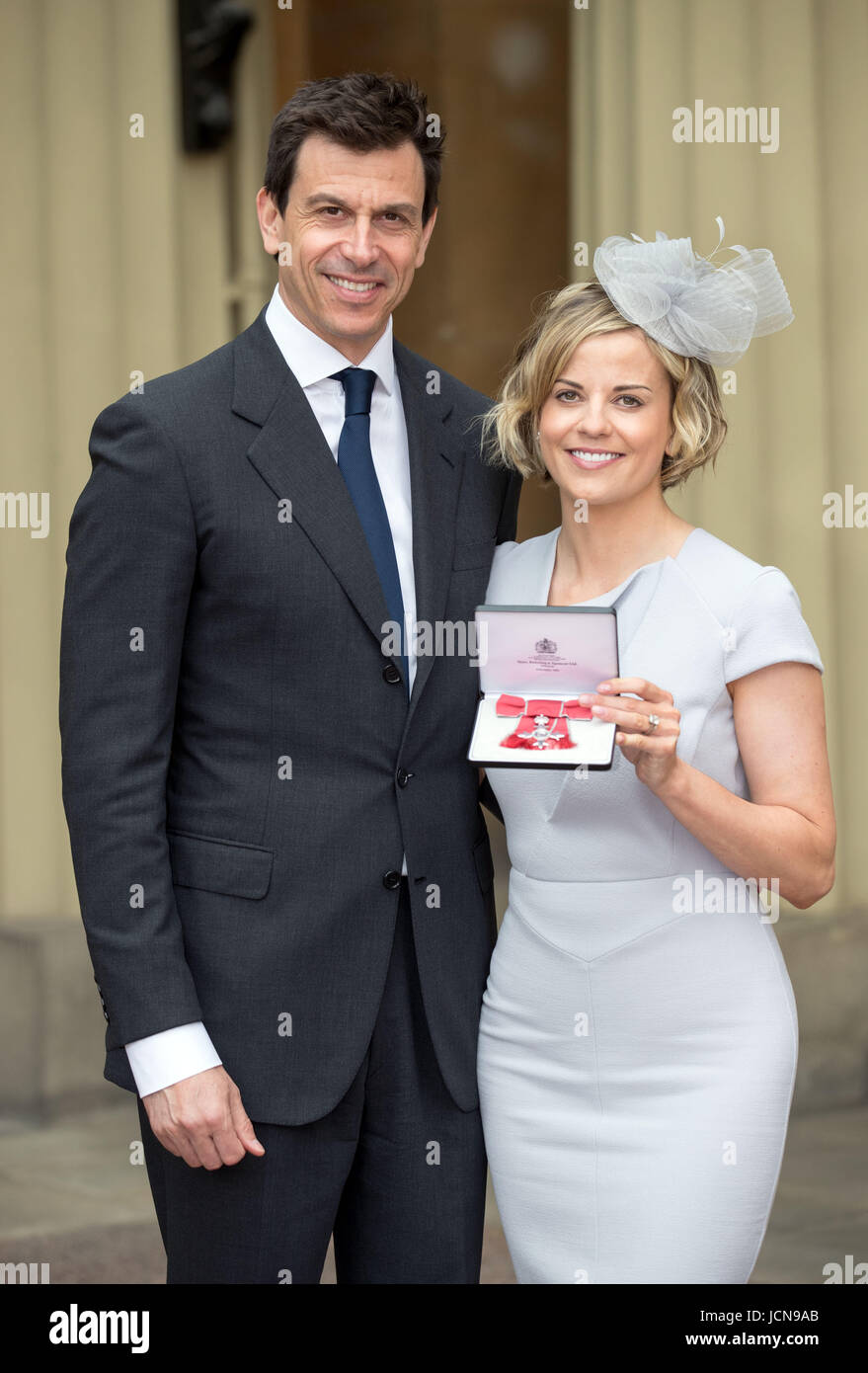Suzanne Wolff avec son mari Toto après qu'elle a reçu l'ordre de l ...