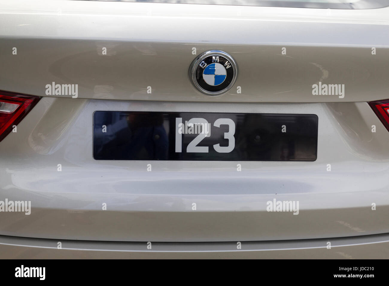 Plaque d’immatriculation de guernesey Banque de photographies et d’images à haute résolution - Alamy