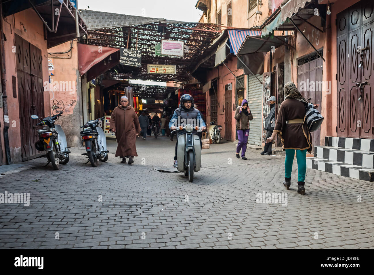 Rue de marrakech Banque de photographies et d’images à haute résolution ...