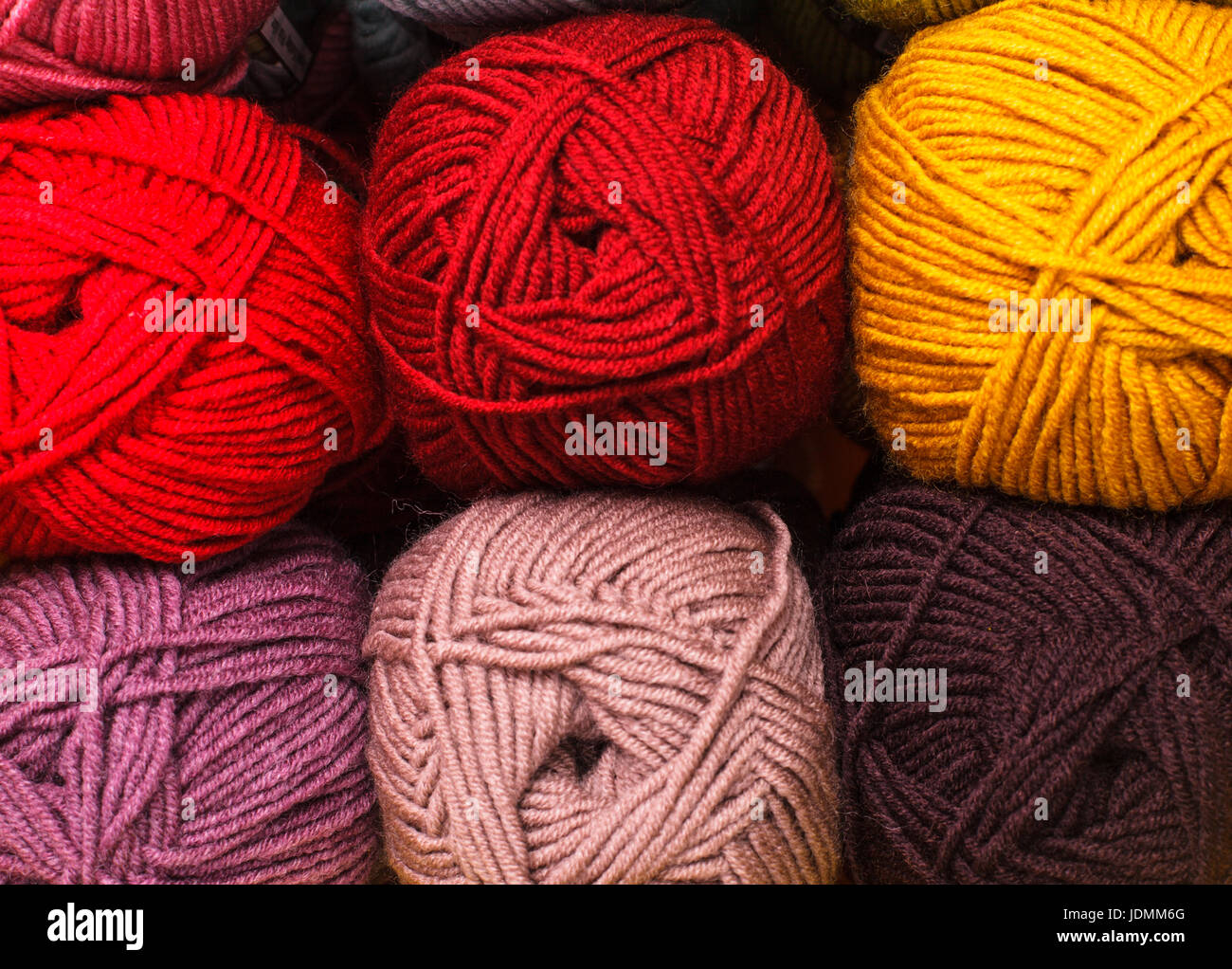 Différentes couleurs des filetages des lignes dans le magasin Photo ...