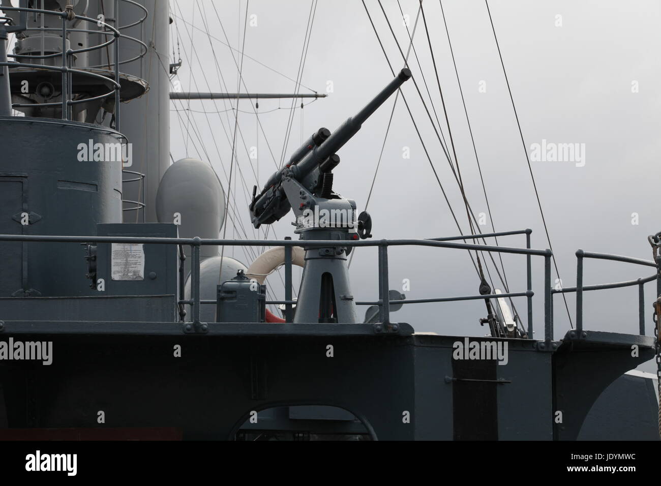 Canon anti-aérien à bord du navire ancien Photo Stock - Alamy