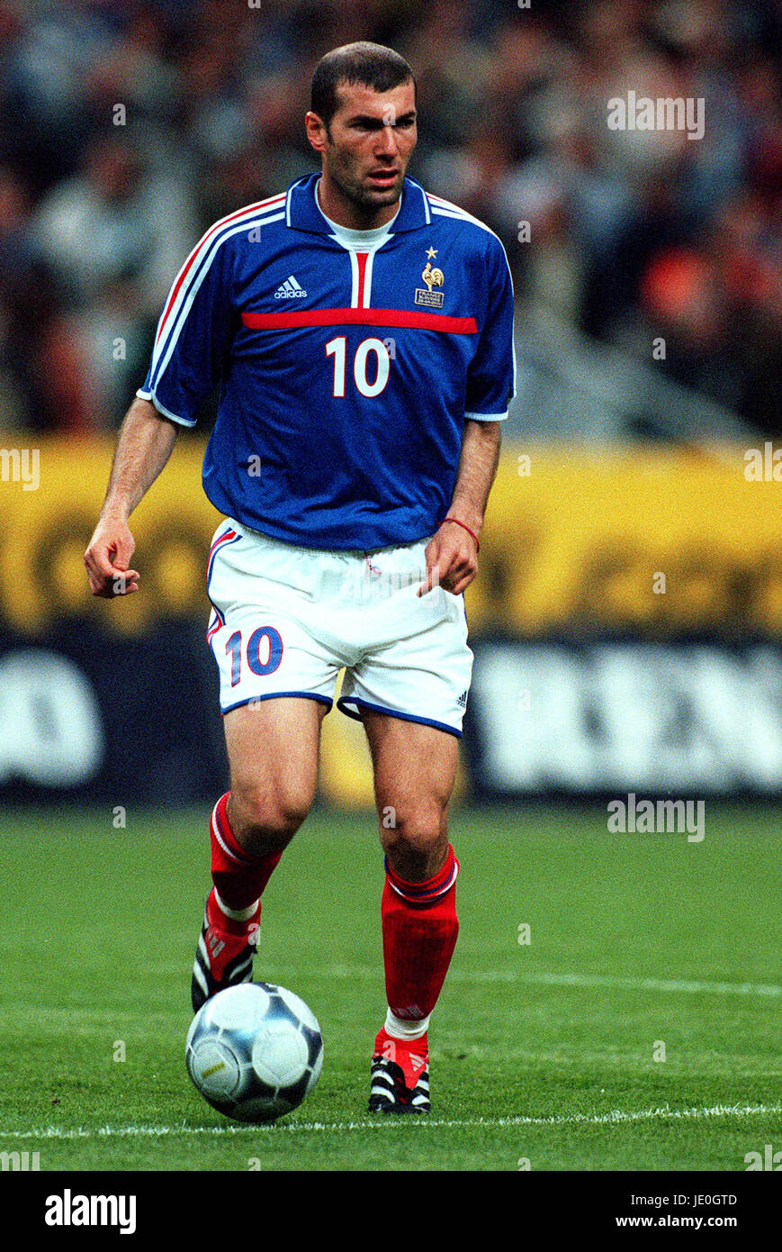 Zinedine zidane 2000 Banque de photographies et d’images à haute ...