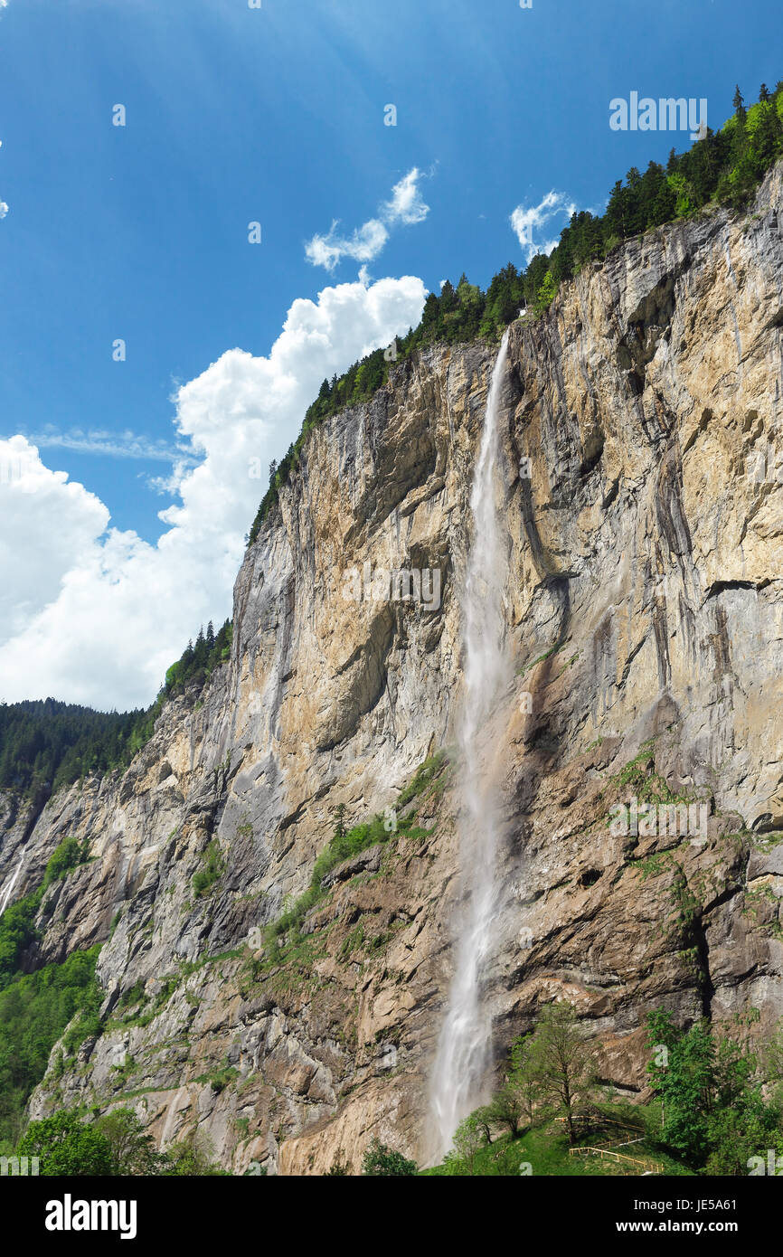 Cascade de staubbach Banque de photographies et d’images à haute ...