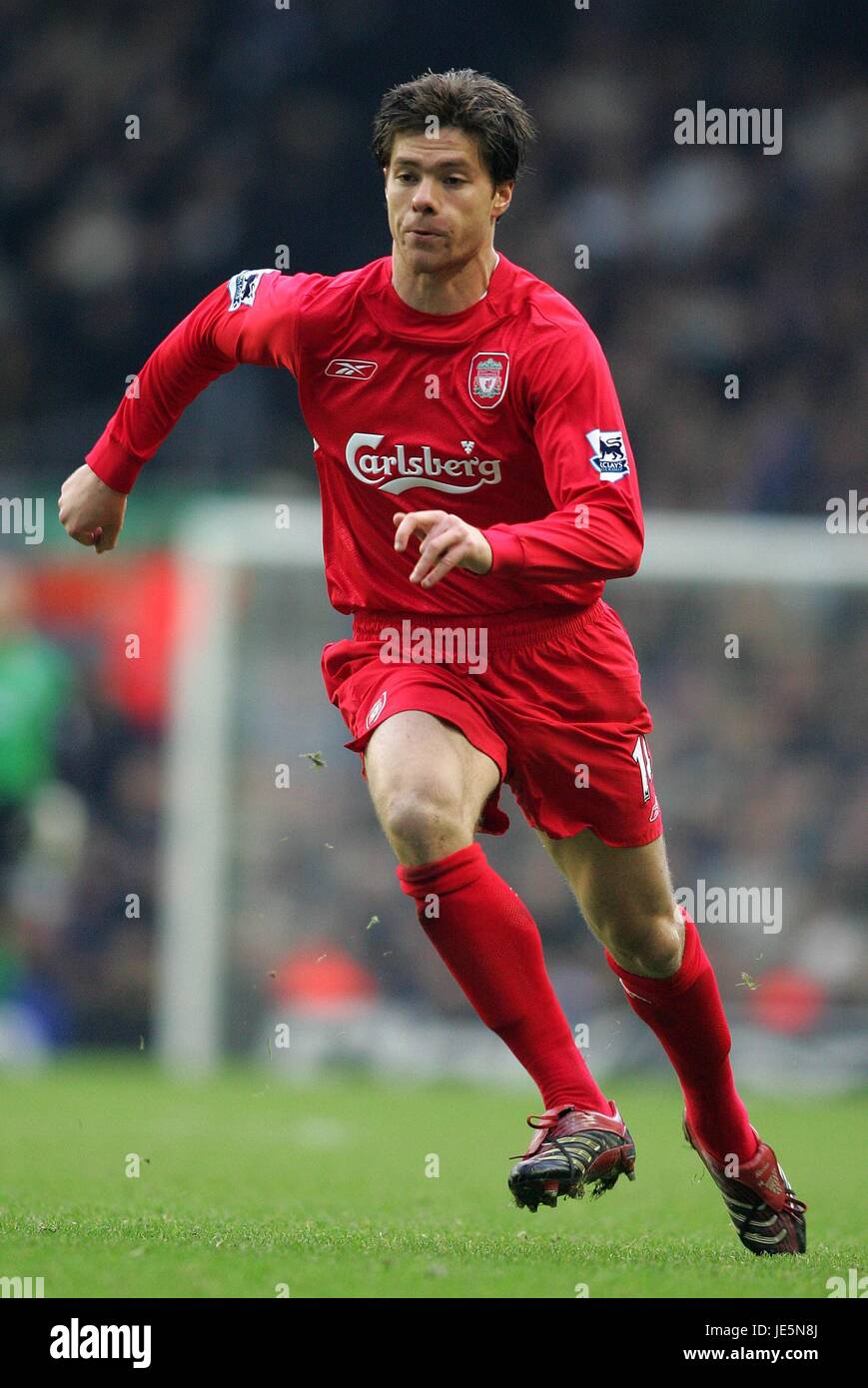 Xabi alonso liverpool 2005 Banque de photographies et d’images à haute ...