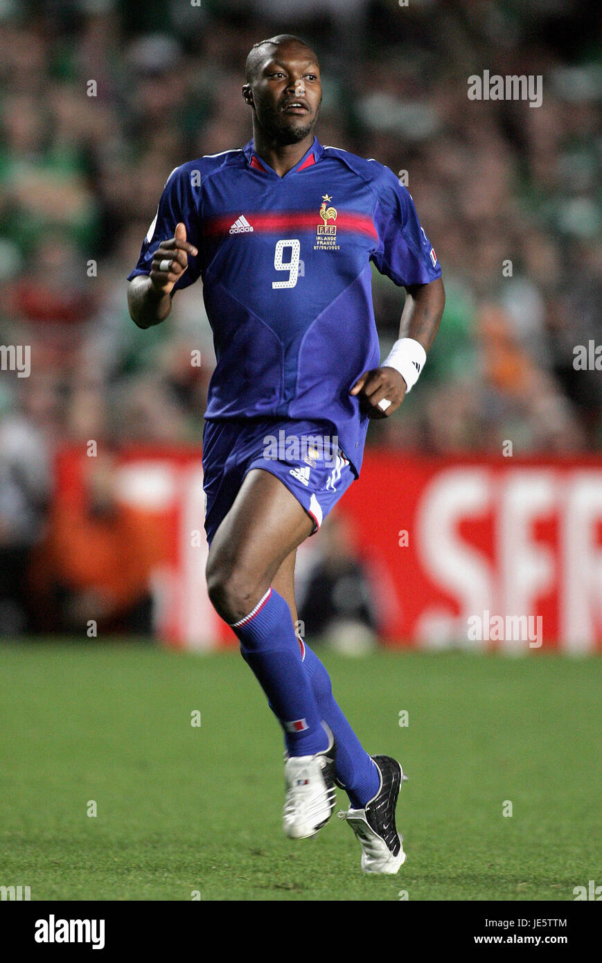 Djibril cissé Banque de photographies et d’images à haute résolution ...