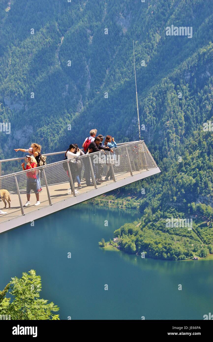 Skywalk de hallstatt Banque de photographies et d’images à haute ...