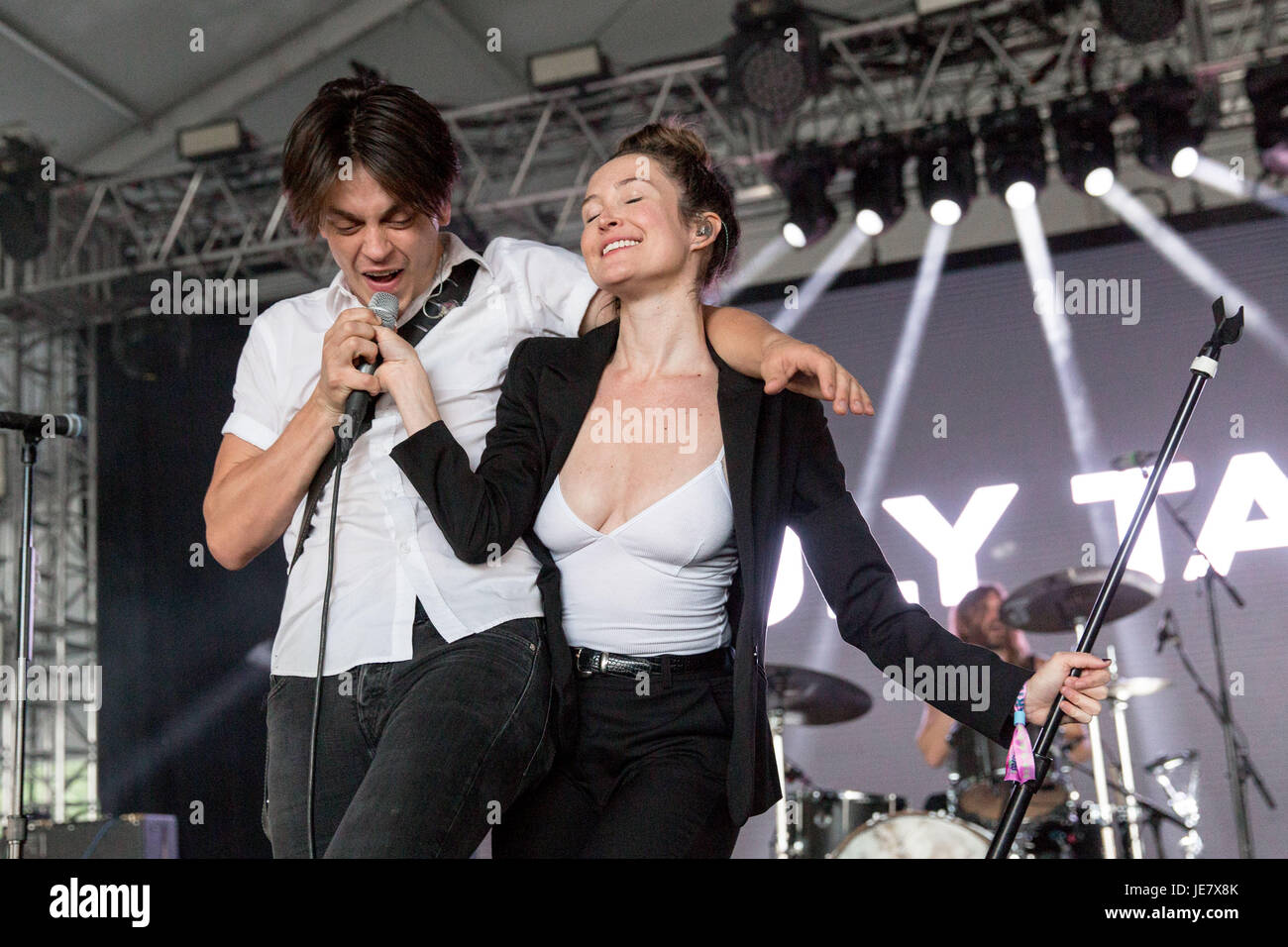 Manchester, New York, USA. 8 juin, 2017. PETER DREIMANIS et LEAH FAY de ...