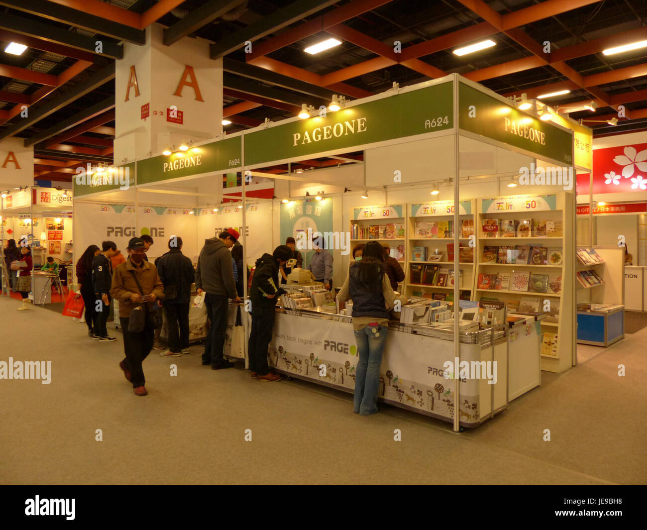 Le plus grand salon du livre Banque de photographies et d’images à ...