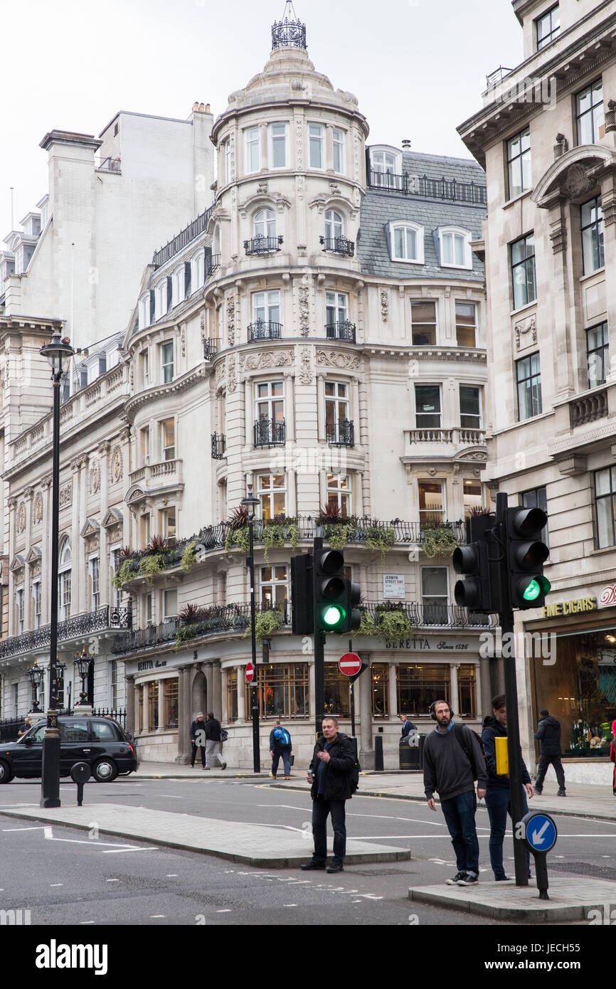 St jamess street Banque de photographies et d’images à haute résolution ...