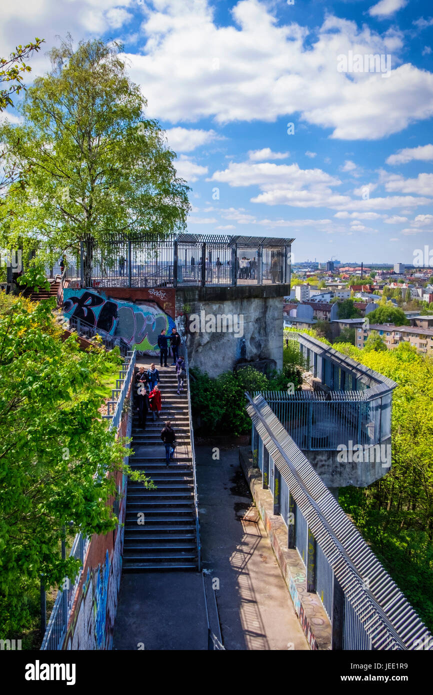 Mitte, Berlin Volkspark Humboldthain - Old WW2 dca flak tower et bunker ...