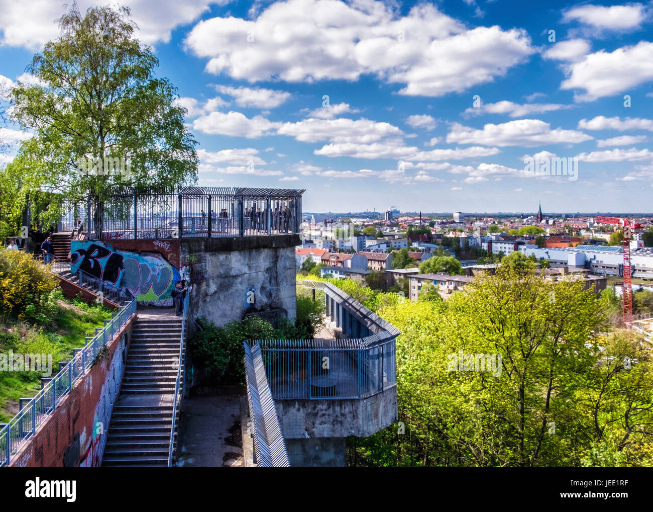 Mitte, Berlin Volkspark Humboldthain - Old WW2 dca flak tower et bunker ...