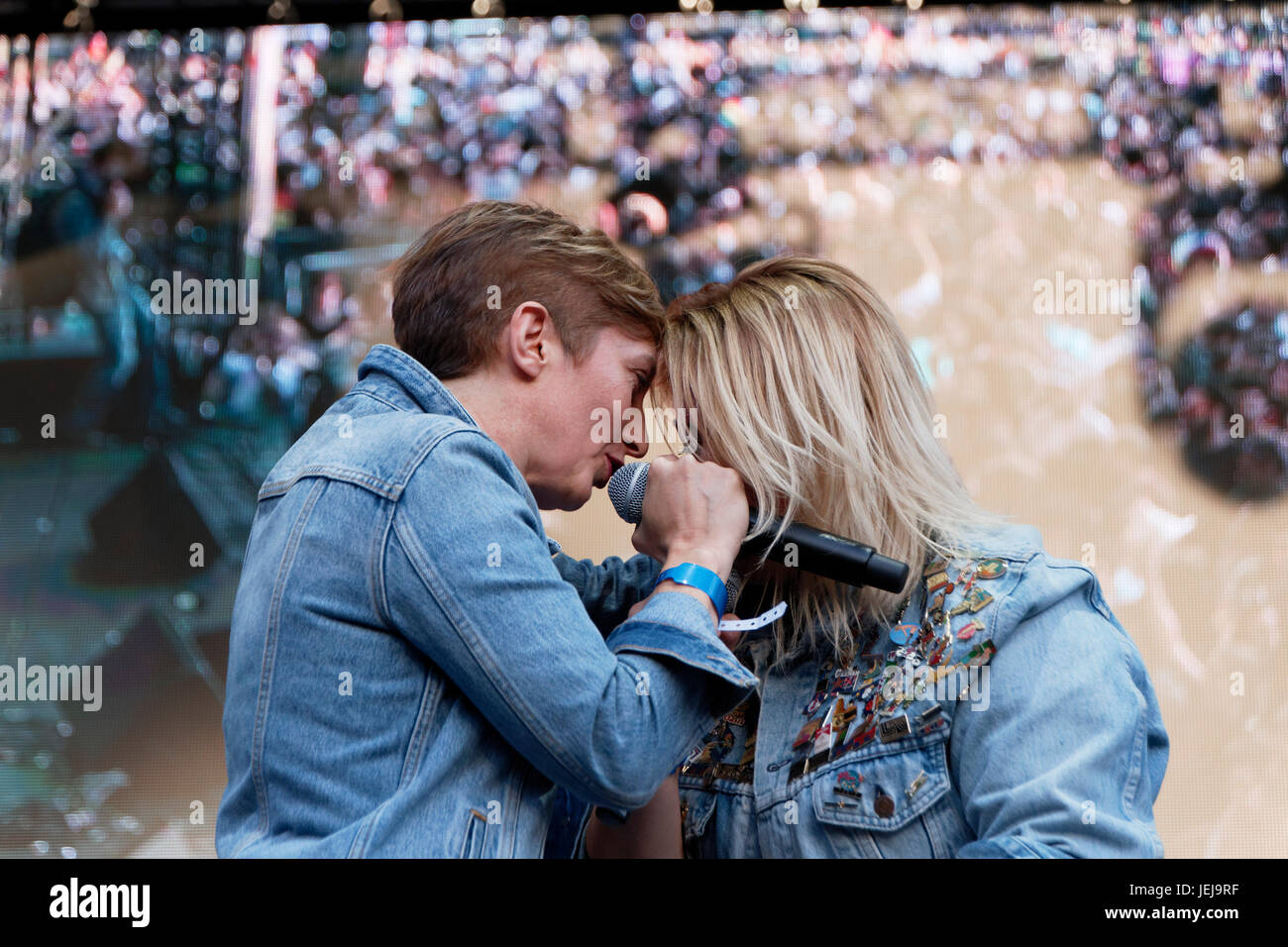 Paris, France. 24 Juin, 2017. Samanta Cotta (Santa) de trait d'union ...