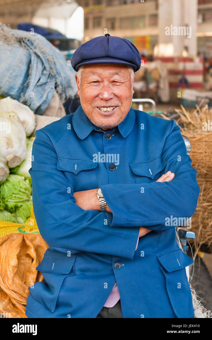 Ouvrier agricole habillé traditionnellement Banque de photographies et ...