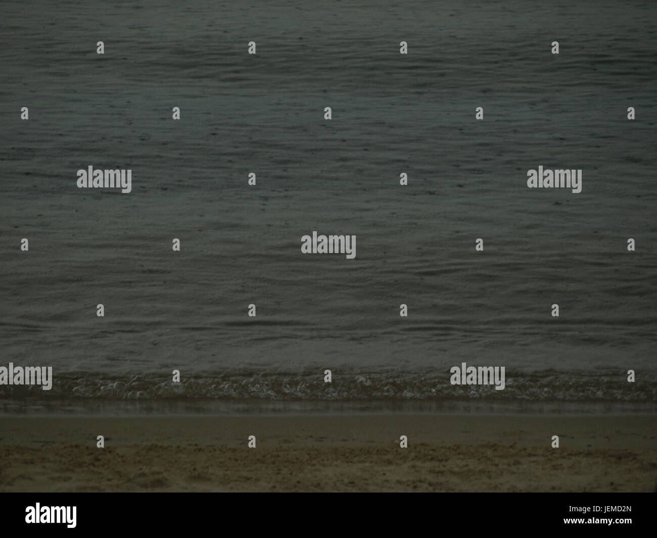 Gouttes de pluie sur la plage Banque de photographies et d’images à ...