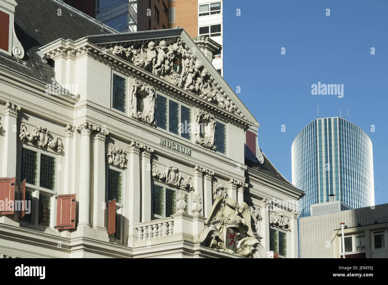 Alt und neu Banque de photographies et d’images à haute résolution - Alamy