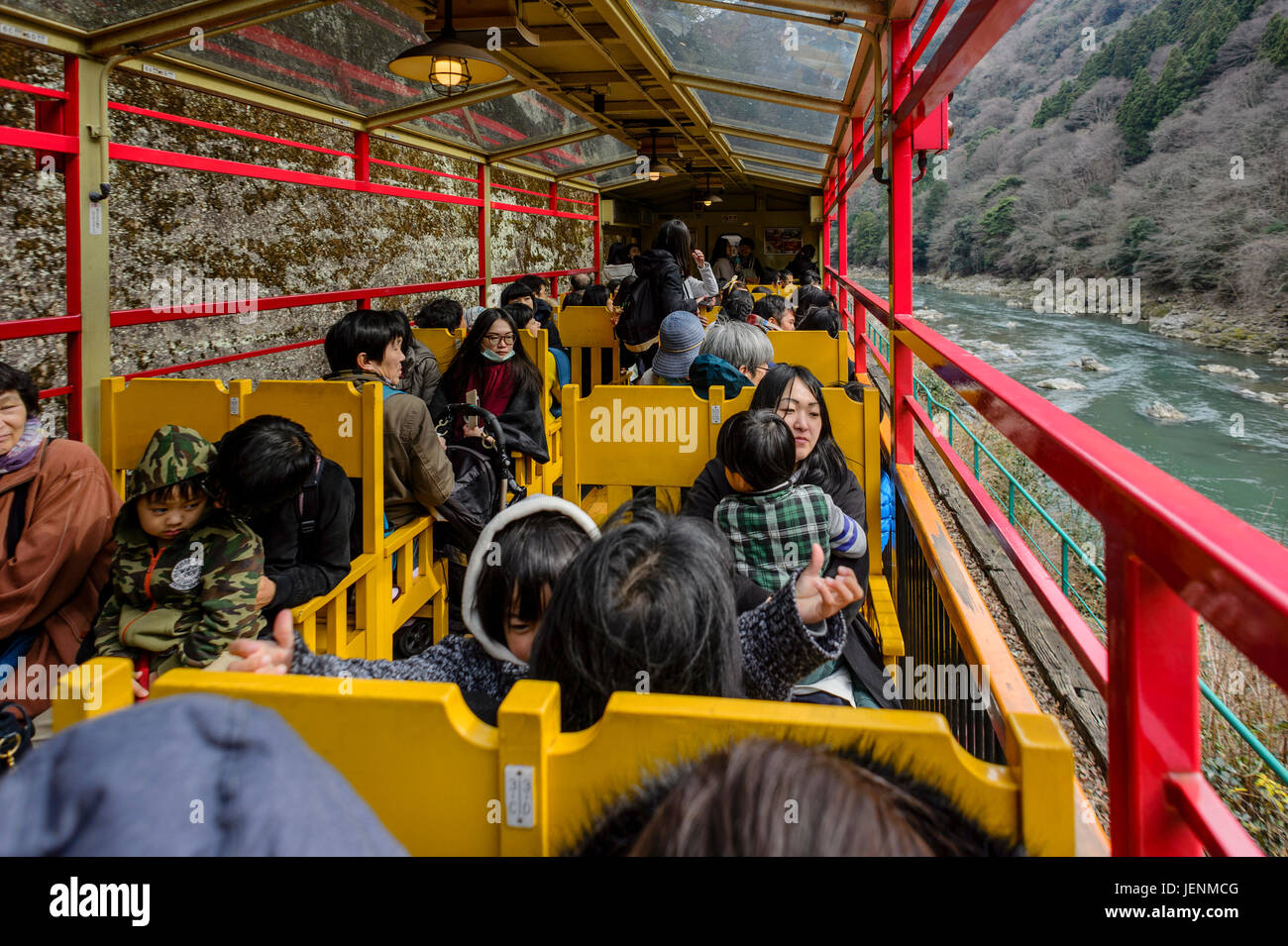 Sagano scenic romantic train Banque de photographies et d’images à ...