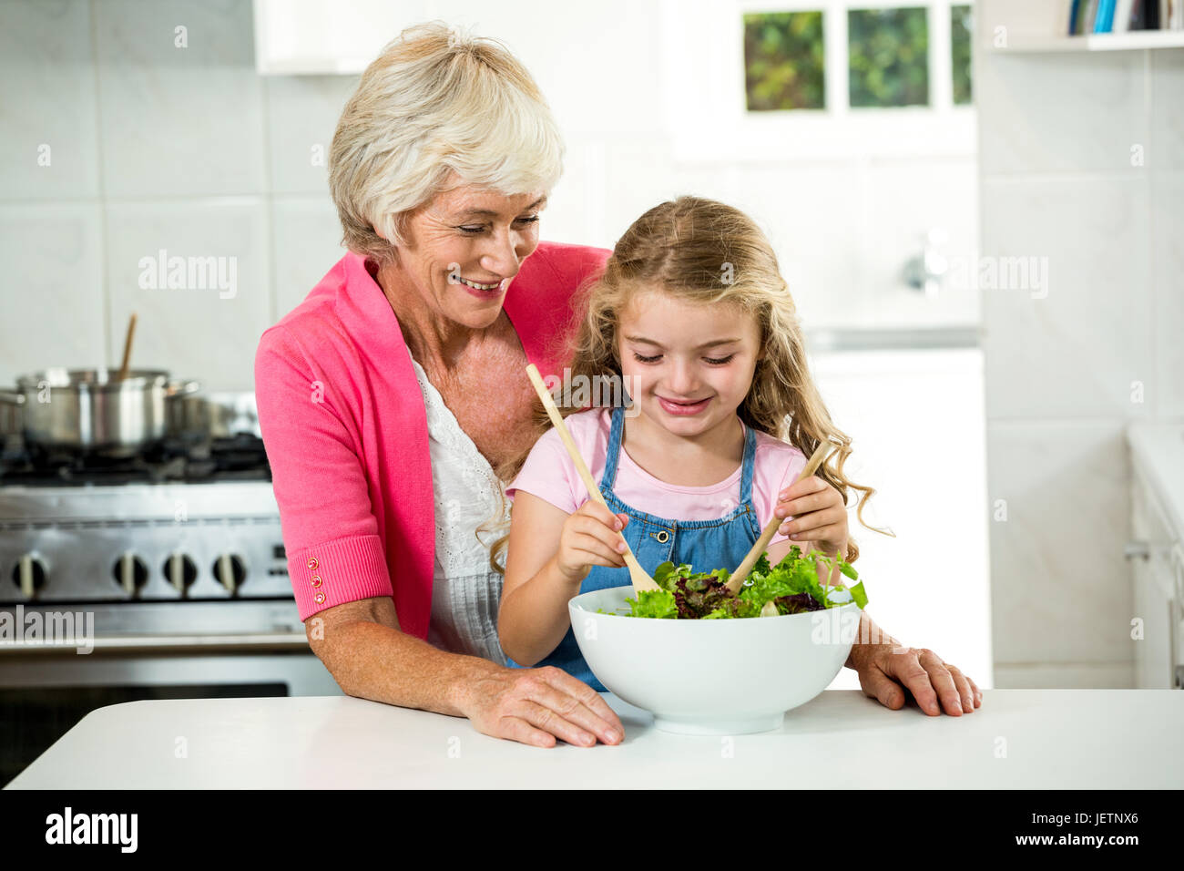 Mamie heureuse Banque de photographies et d’images à haute résolution ...