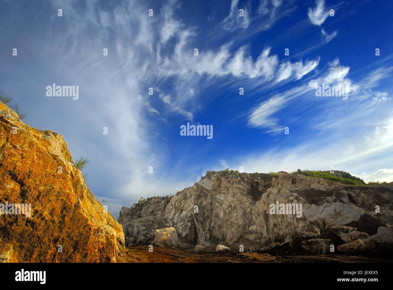 Roche jaune Banque de photographies et d’images à haute résolution - Alamy