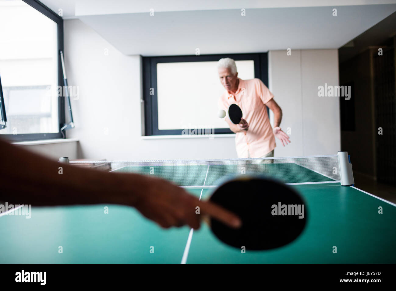 Ping Pong Senior Banque d'image et photos - Alamy
