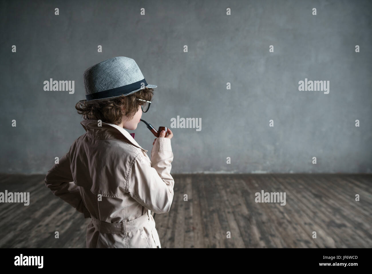 Enfant qui fume Banque de photographies et d’images à haute résolution ...