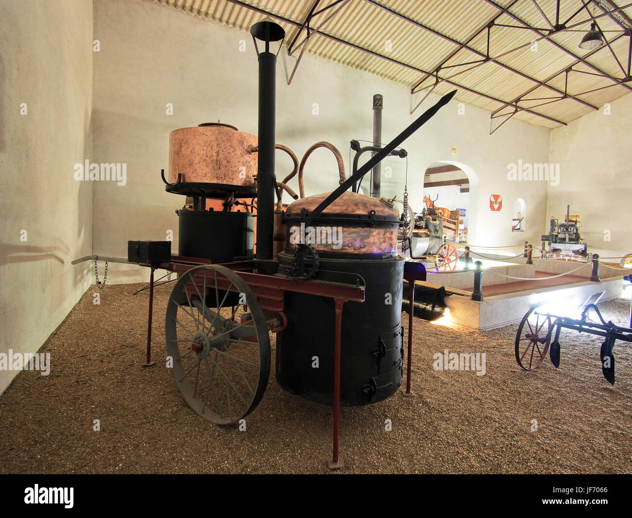 L'appareil de distillation du cognac alambique 1870 au musée Maurice ...
