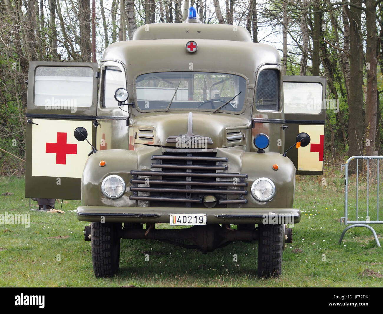 La Ford Köln et la Ford Rhein, utilisées comme ambulances de l'armée ...
