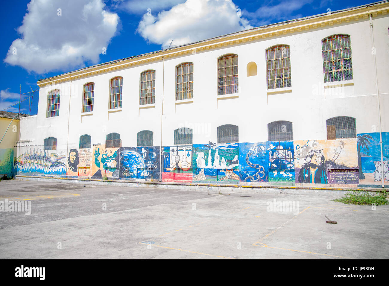 QUITO, ÉQUATEUR, 23 novembre 2016 : l'art à l'intérieur des murs d ...