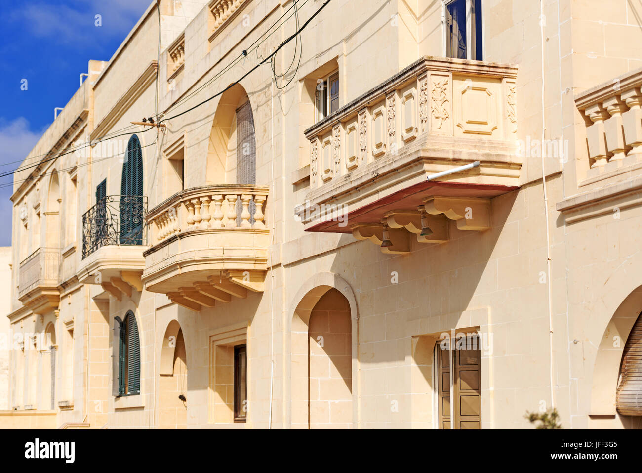 Balcons typiques de malte Banque de photographies et d’images à haute ...