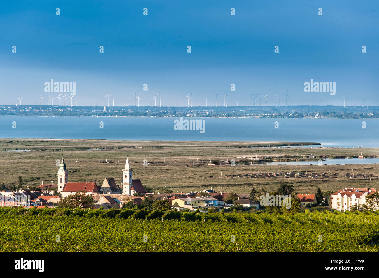 Vue sur le lac de neusiedl au lac de neusiedl le lac de neusiedl Banque ...